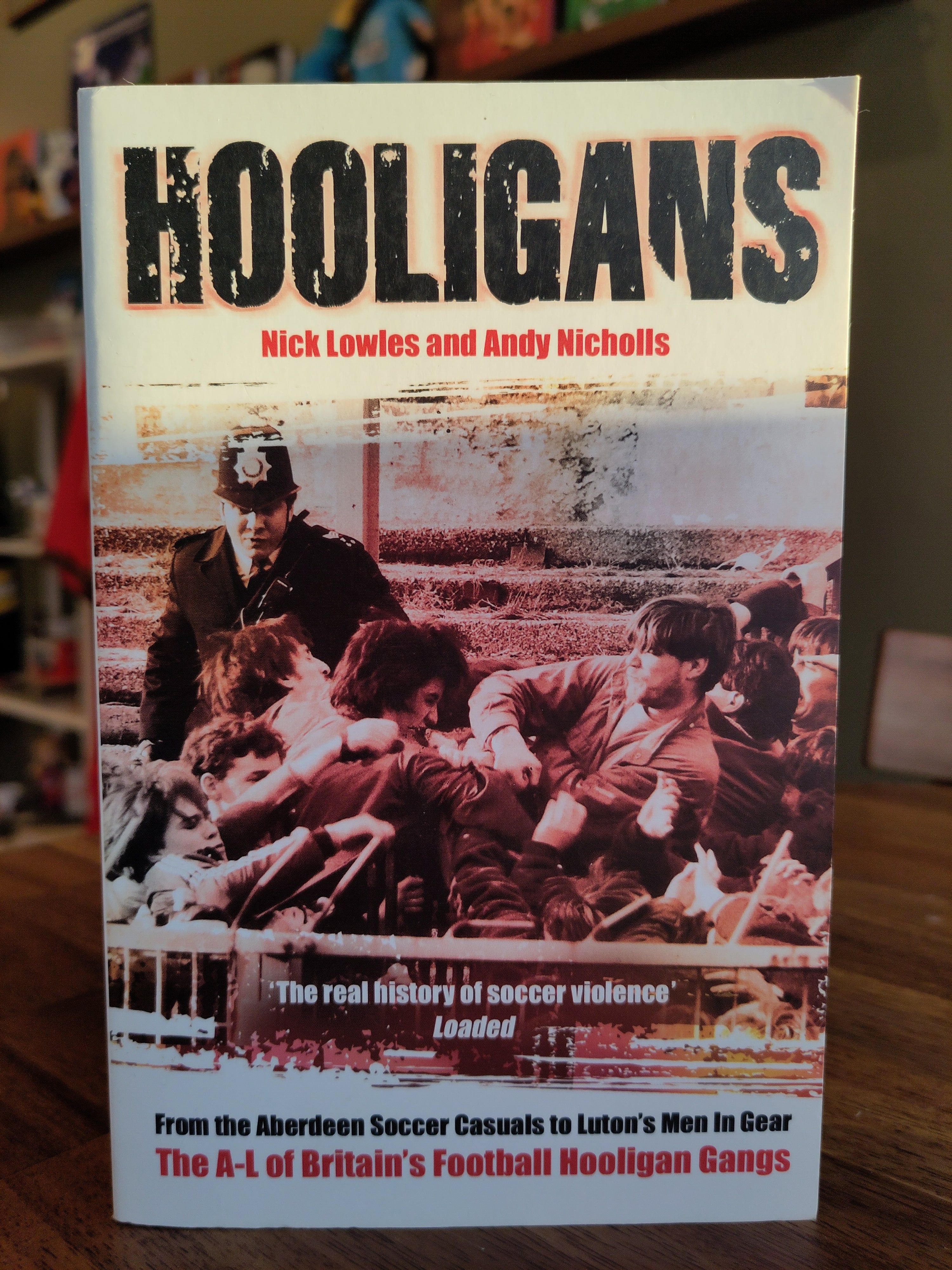 BOK: Hooligans - The A-L of Britain's Football Gangs (Lowles/Nicholls ...